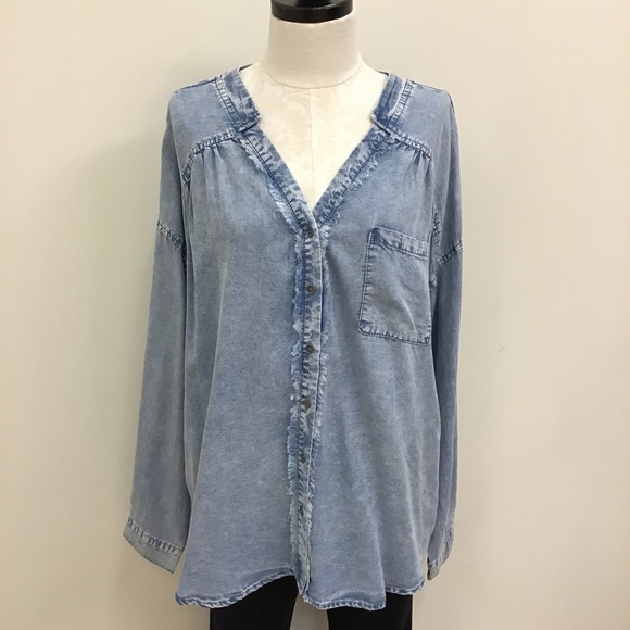 Doe & Rae | Tops | Nwt Doe Rae Light Wash Denim Long Sleeve Top S ...